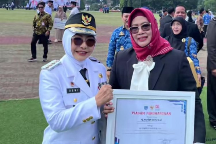 Dirgahayu Republik Indonesia Ke 80 Tahun 2025, Hj. Noriah, S.Km., M.Si ...